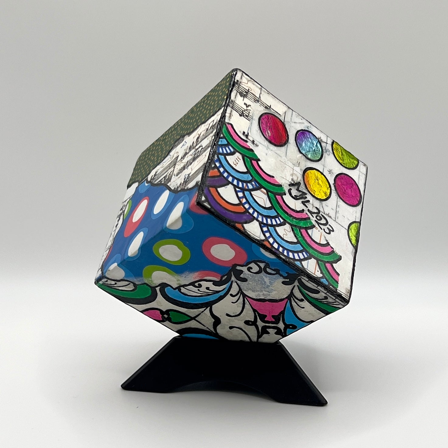 Cube Art Design A Cube Adorned With Vibrant Colors And A Prominent
